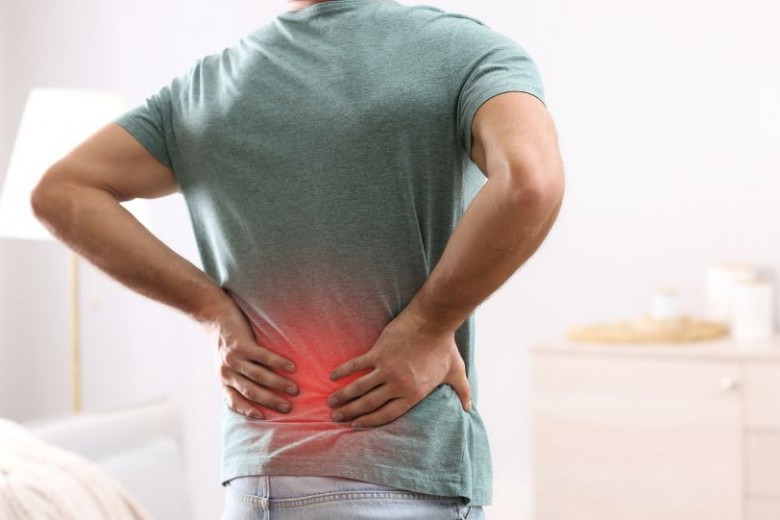 Nugaros skausmas po mente ir šonkauliu: priežastys ir gydymas | Hila